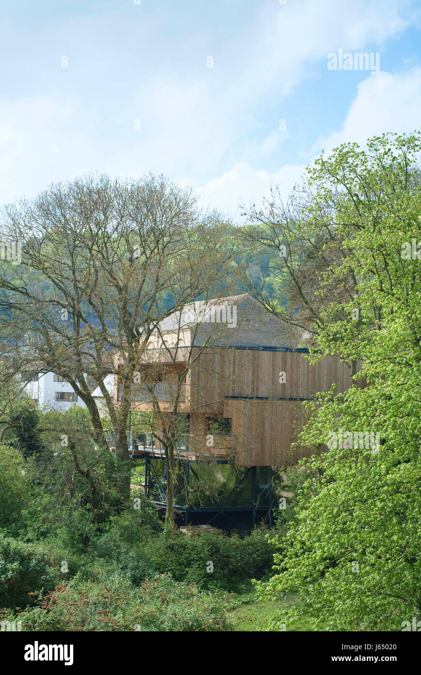 Grand designs dursley treehouse hi-res stock photography and images - Alamy