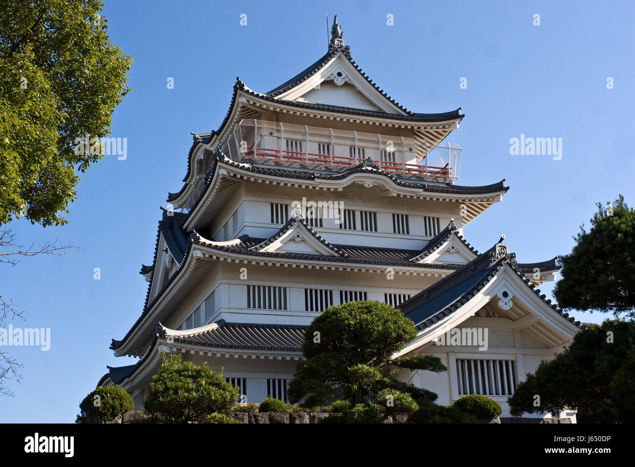 Samurai castle rooftop hi-res stock photography and images - Alamy