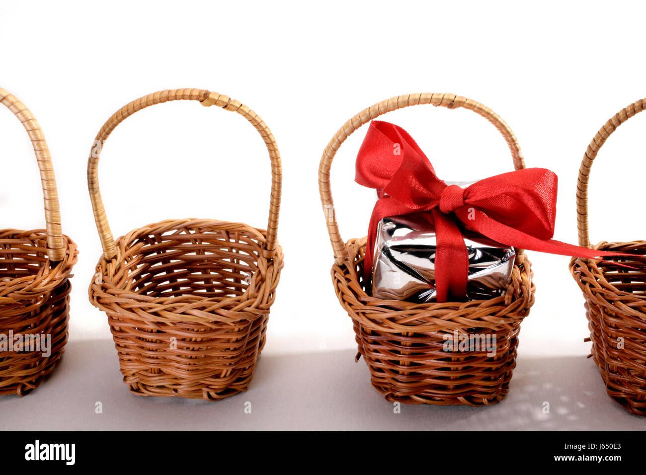 package box bow surprise ribbon tape band packet parcel still life ...