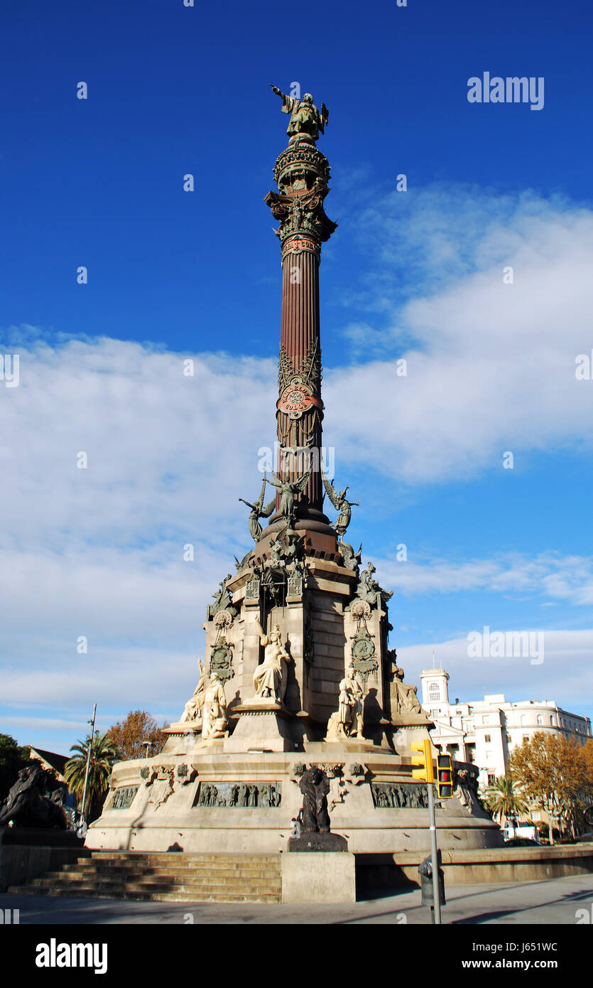 statue spain harbor harbours crusader signpost barcelona spain harbor ...