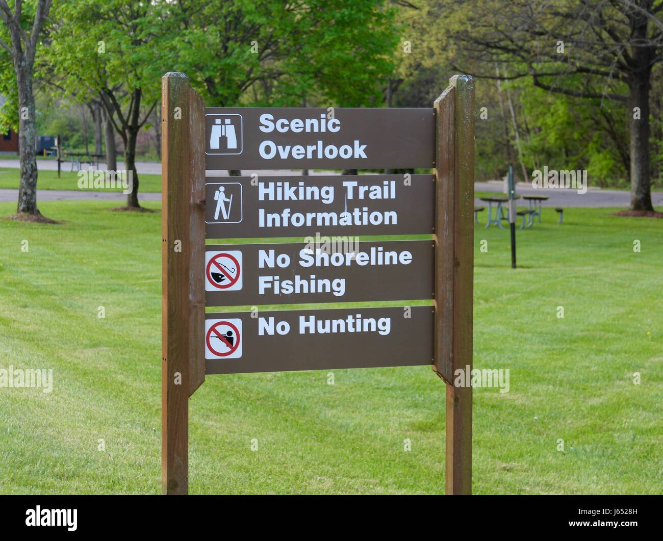 A day in a Ohio State Park on the trails and by the lake Stock Photo ...