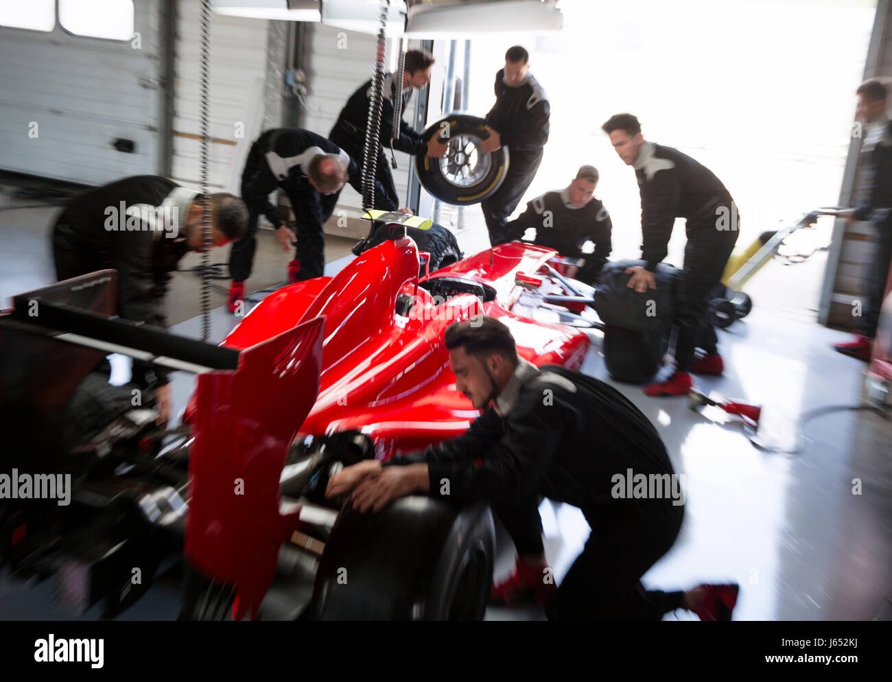 Pit crew garage f1 hi-res stock photography and images - Alamy