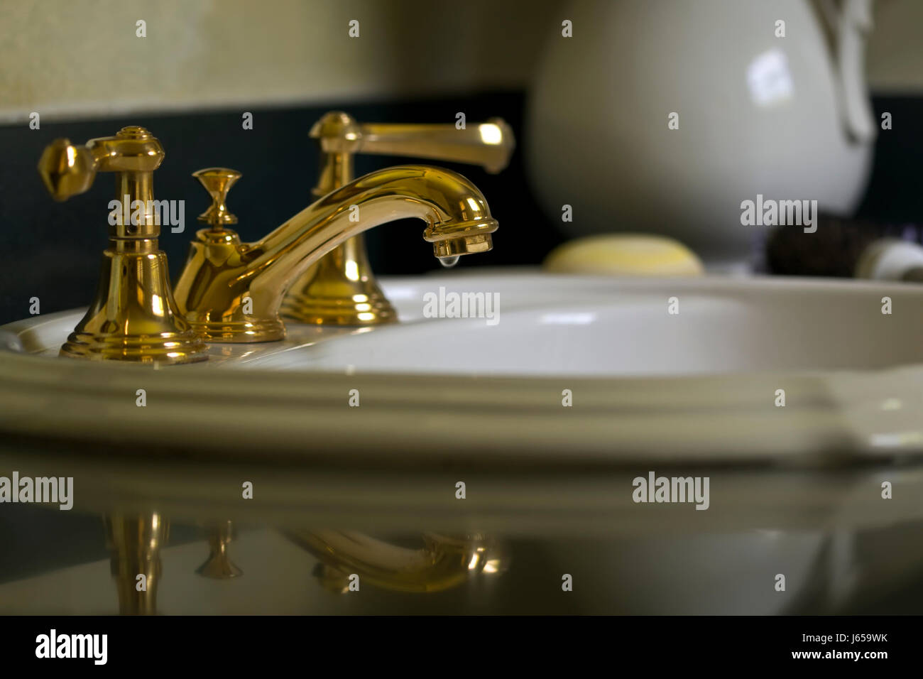 drop drip basin faucet waste bathroom squandering pelvis water drops ...