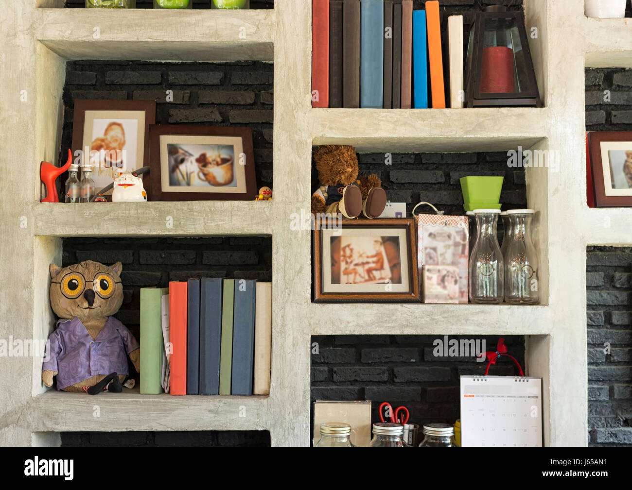 Concrete shelf hi-res stock photography and images - Alamy