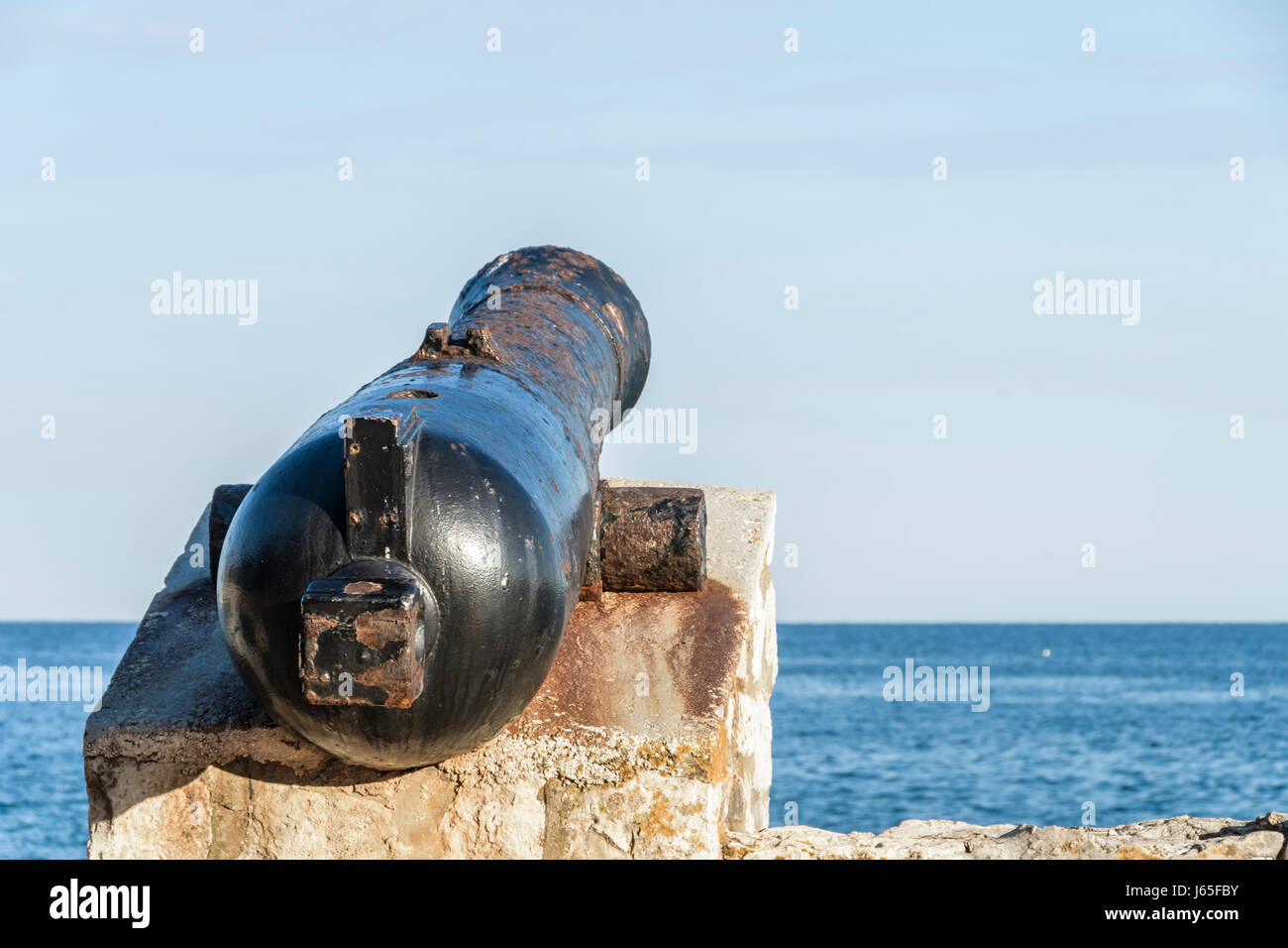 Weapon coastal cannon artillery hi-res stock photography and images - Alamy