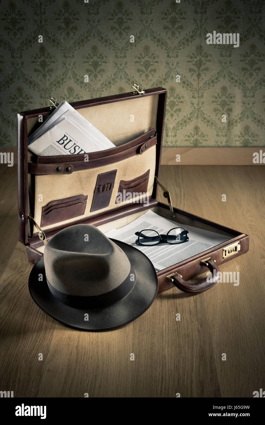 Open newspaper on floor hi-res stock photography and images - Alamy