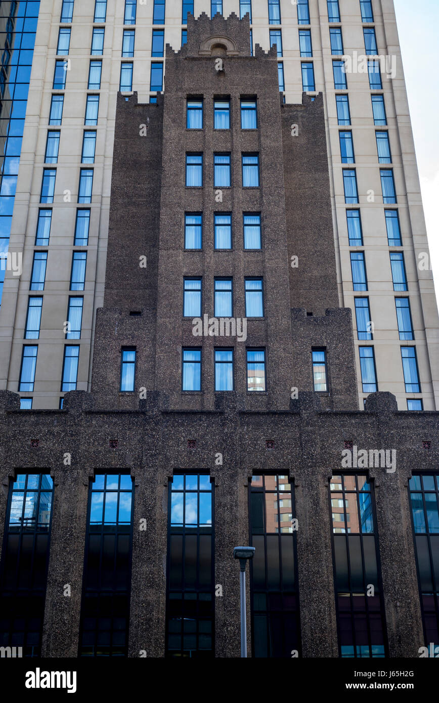 Facade of modern office building at Downtown Minneapolis, Hennepin ...