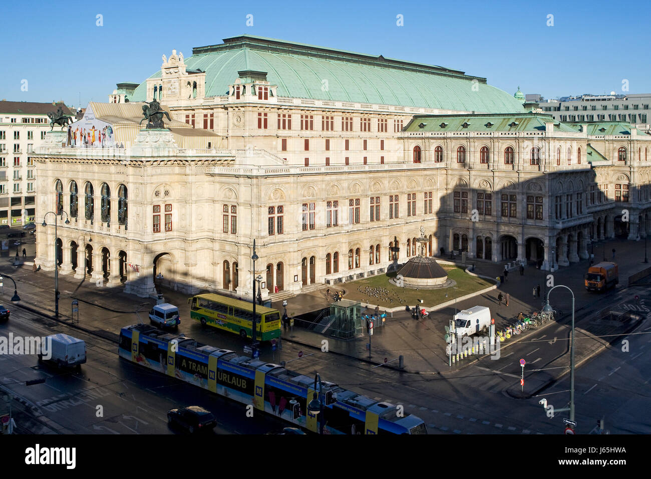 vienna state opera Stock Photo - Alamy