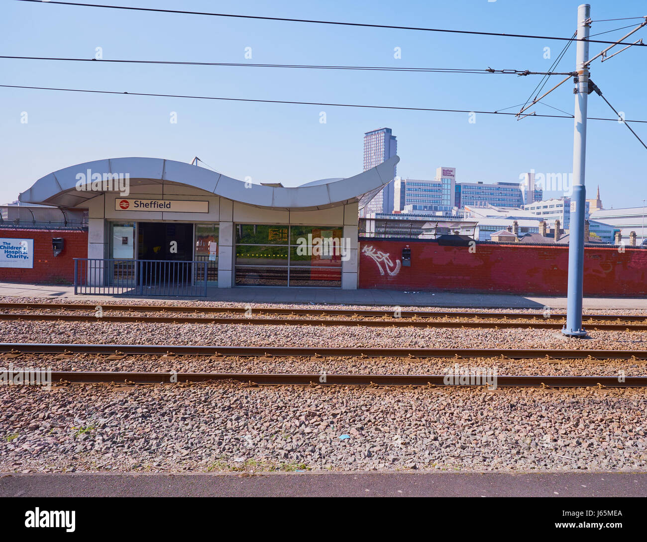 Sheffield railway station with Sheffield Hallam University in ...