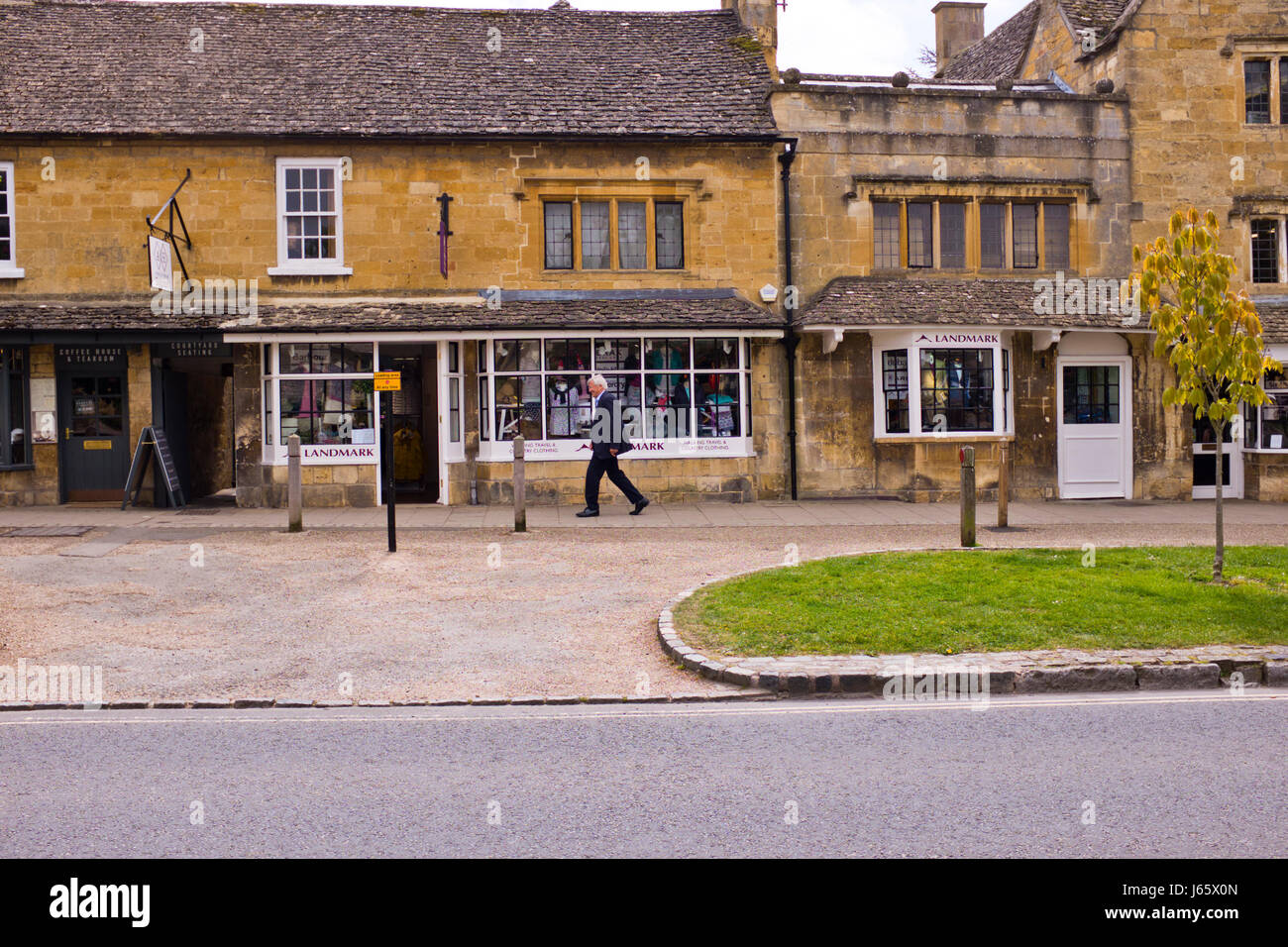 Cotswolds pubs interior hi-res stock photography and images - Alamy
