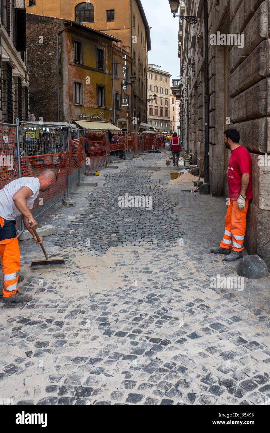 Sampietrini hi-res stock photography and images - Alamy