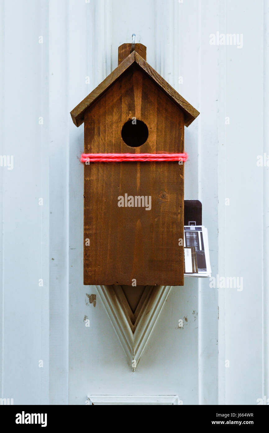 Letterbox nest box hi-res stock photography and images - Alamy
