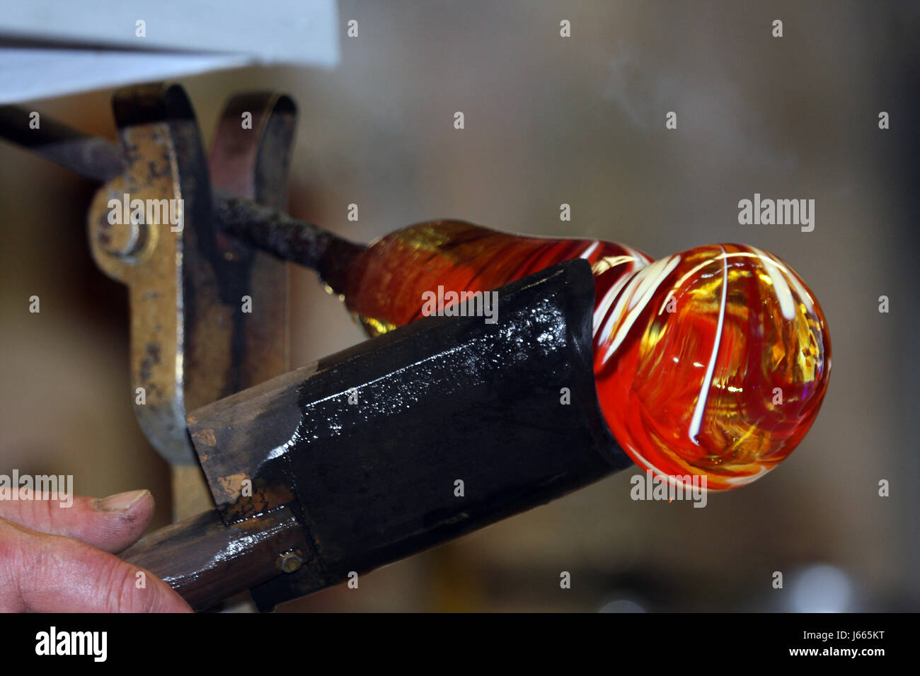 Glassmaking hi-res stock photography and images - Alamy