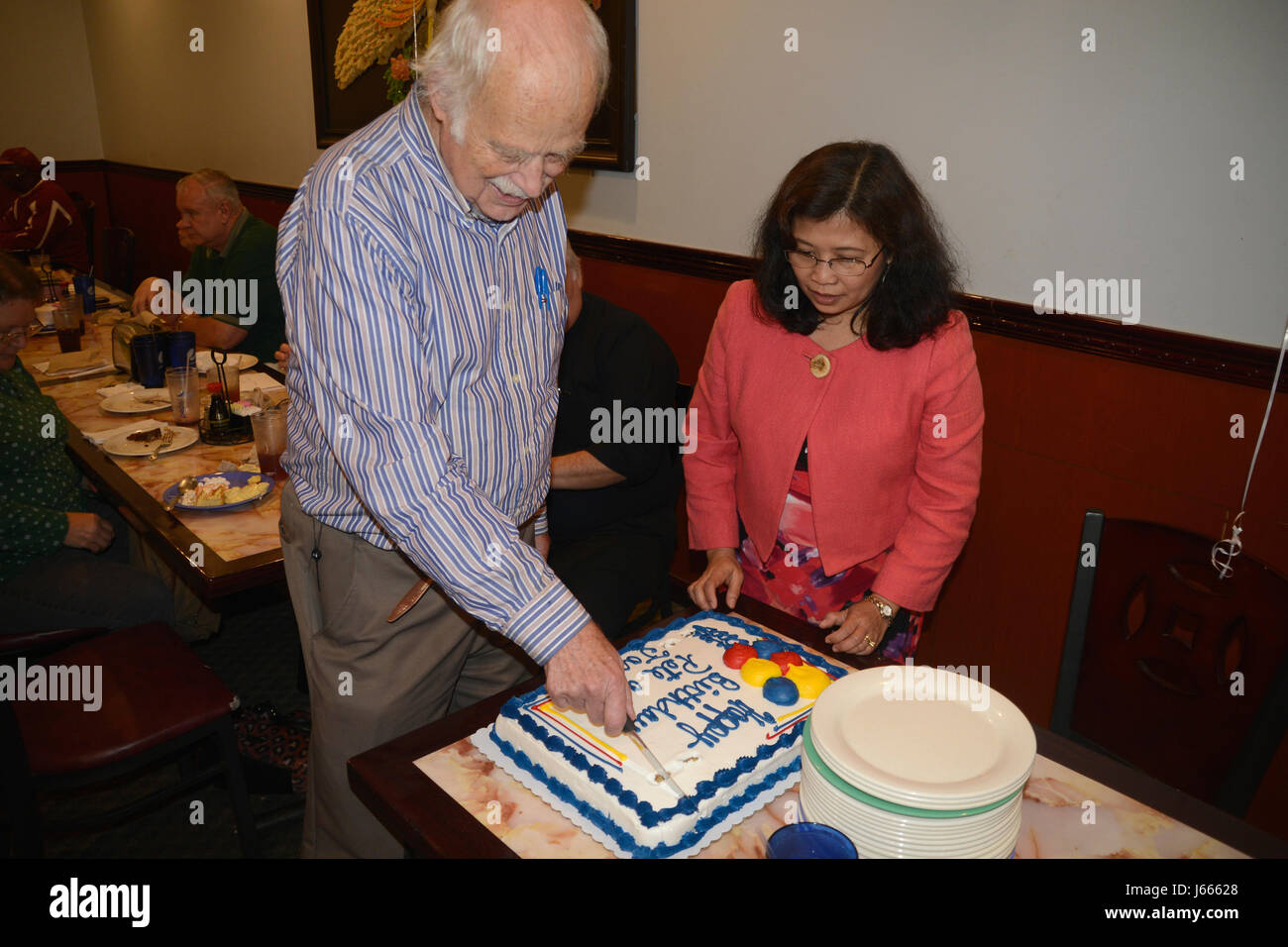 Senior citizen cake hi-res stock photography and images - Alamy
