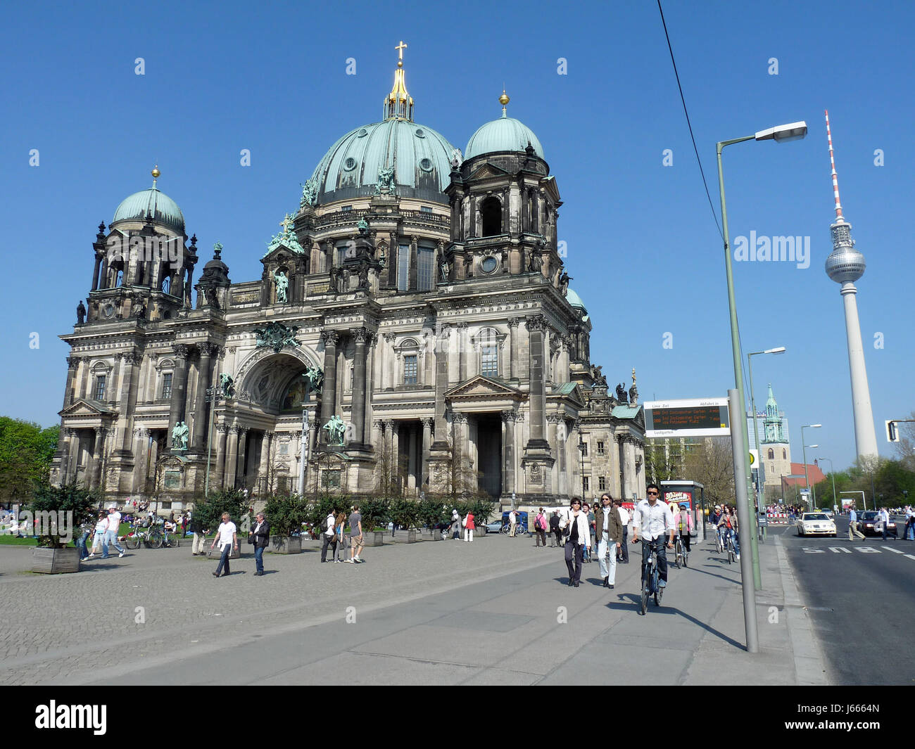 big large enormous extreme powerful imposing immense relevant church ...