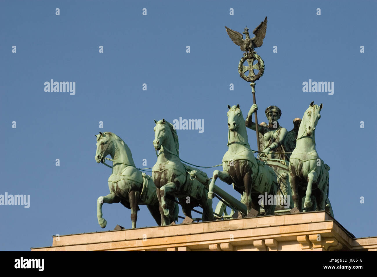 Bronze car hi-res stock photography and images - Alamy