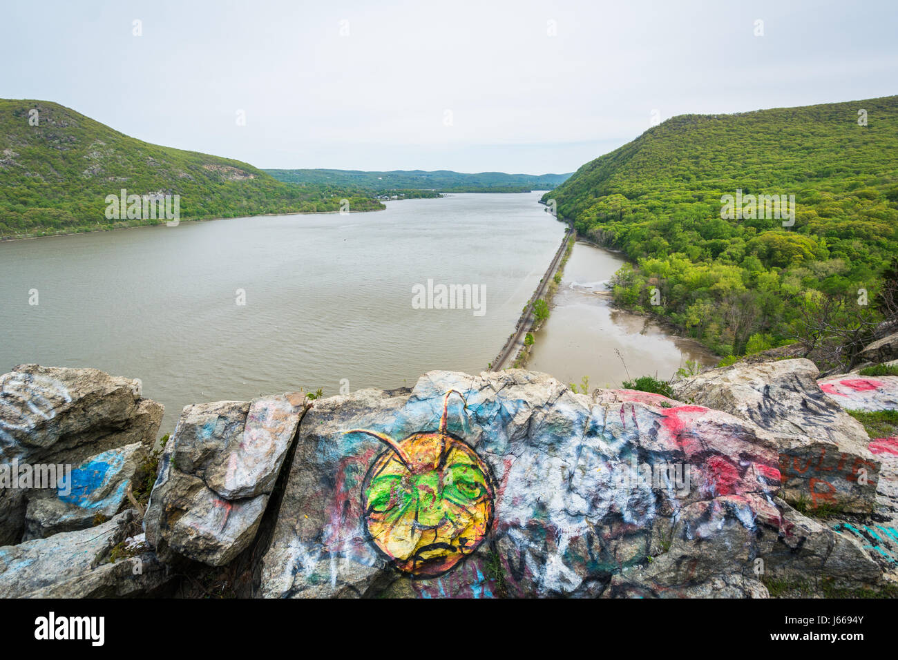 Graffiti on rocks hi-res stock photography and images - Alamy