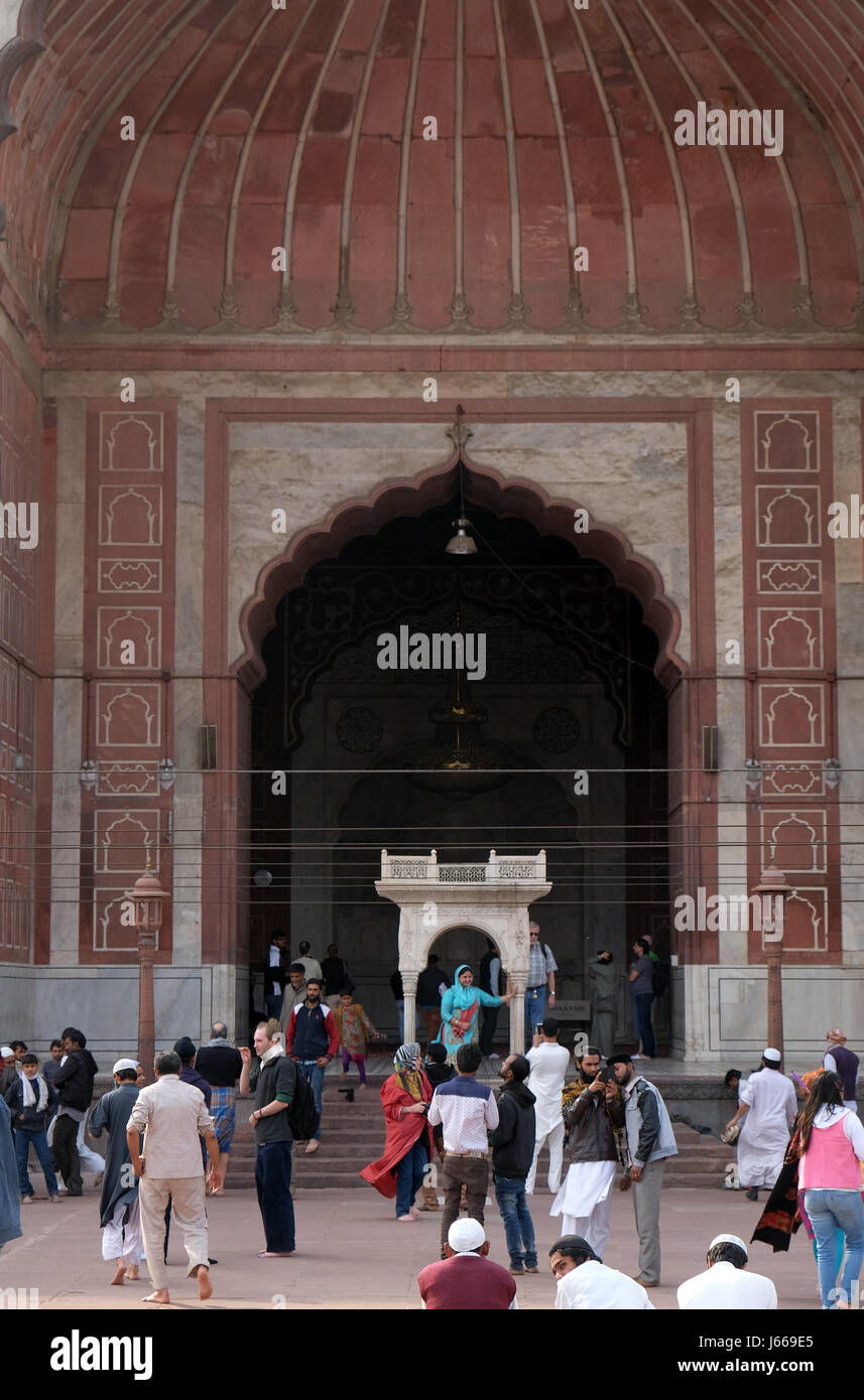 The spectacular architecture of the Great Friday Mosque (Jama Masjid ...