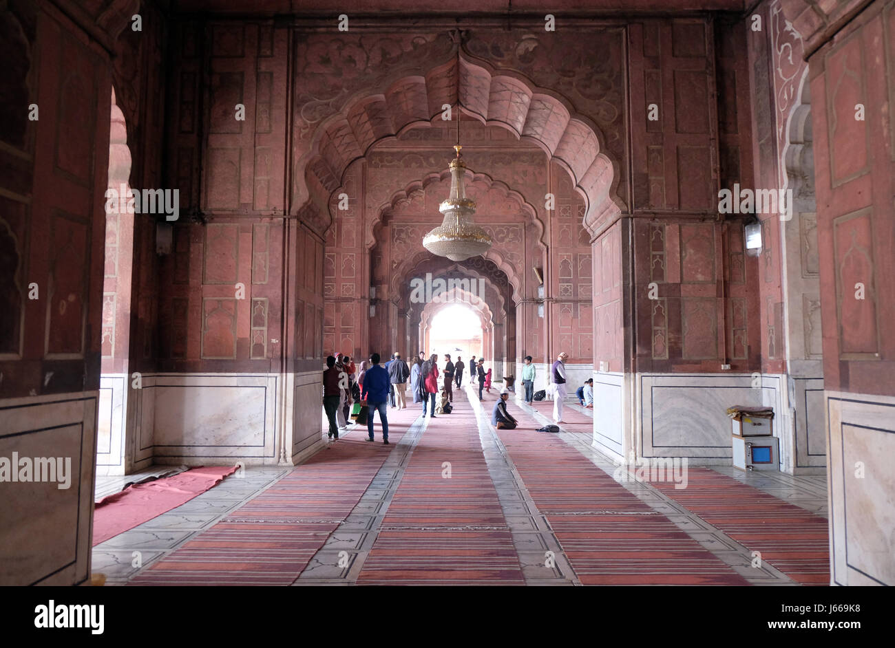 The spectacular architecture of the Great Friday Mosque (Jama Masjid ...