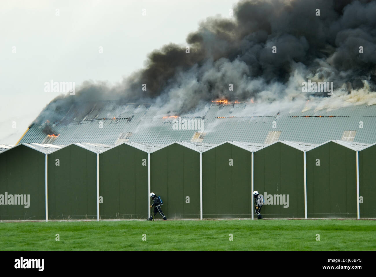 Building fire flames hi-res stock photography and images - Alamy