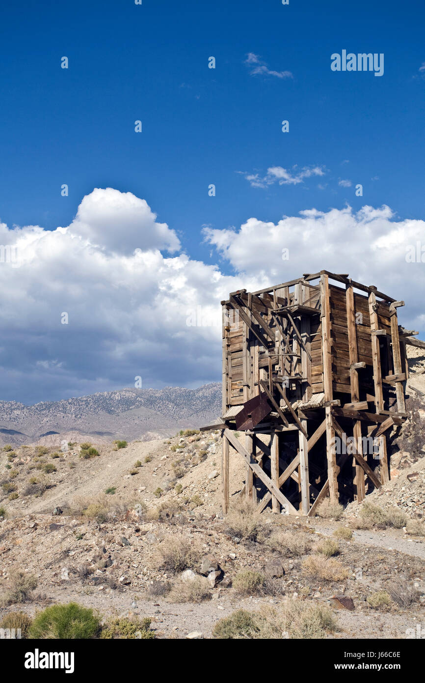desert wasteland remote relic old abandoned rural remote control ...