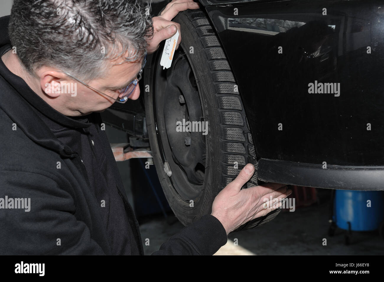 profile wheel repair track fall locksmith tyre tire tyres profile wait ...