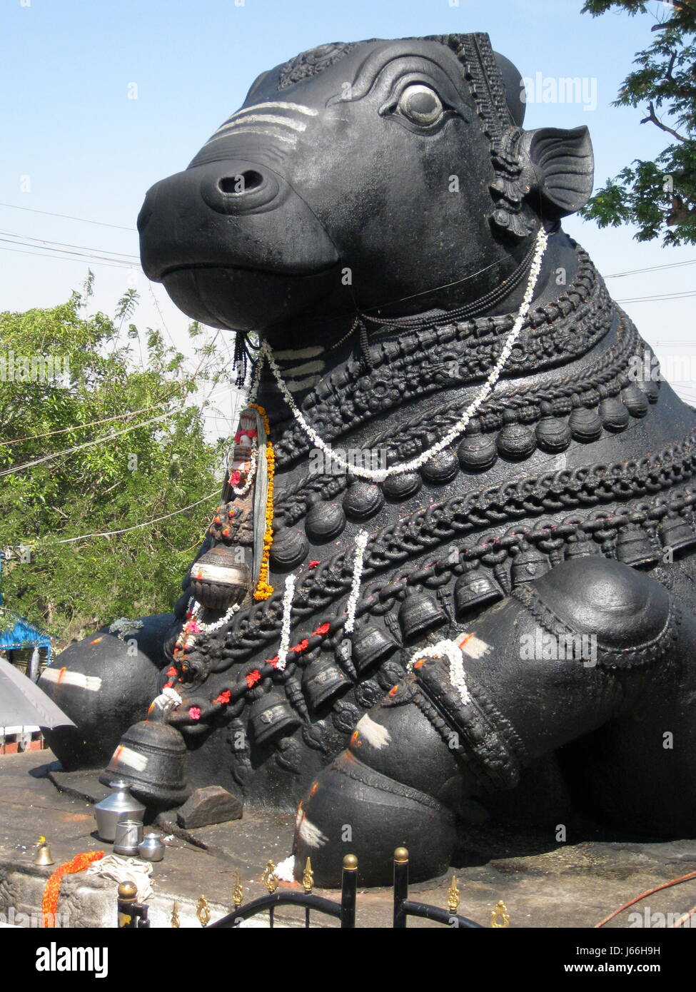 statue bull worship hindu holy sacred animal statue bull flower flowers ...