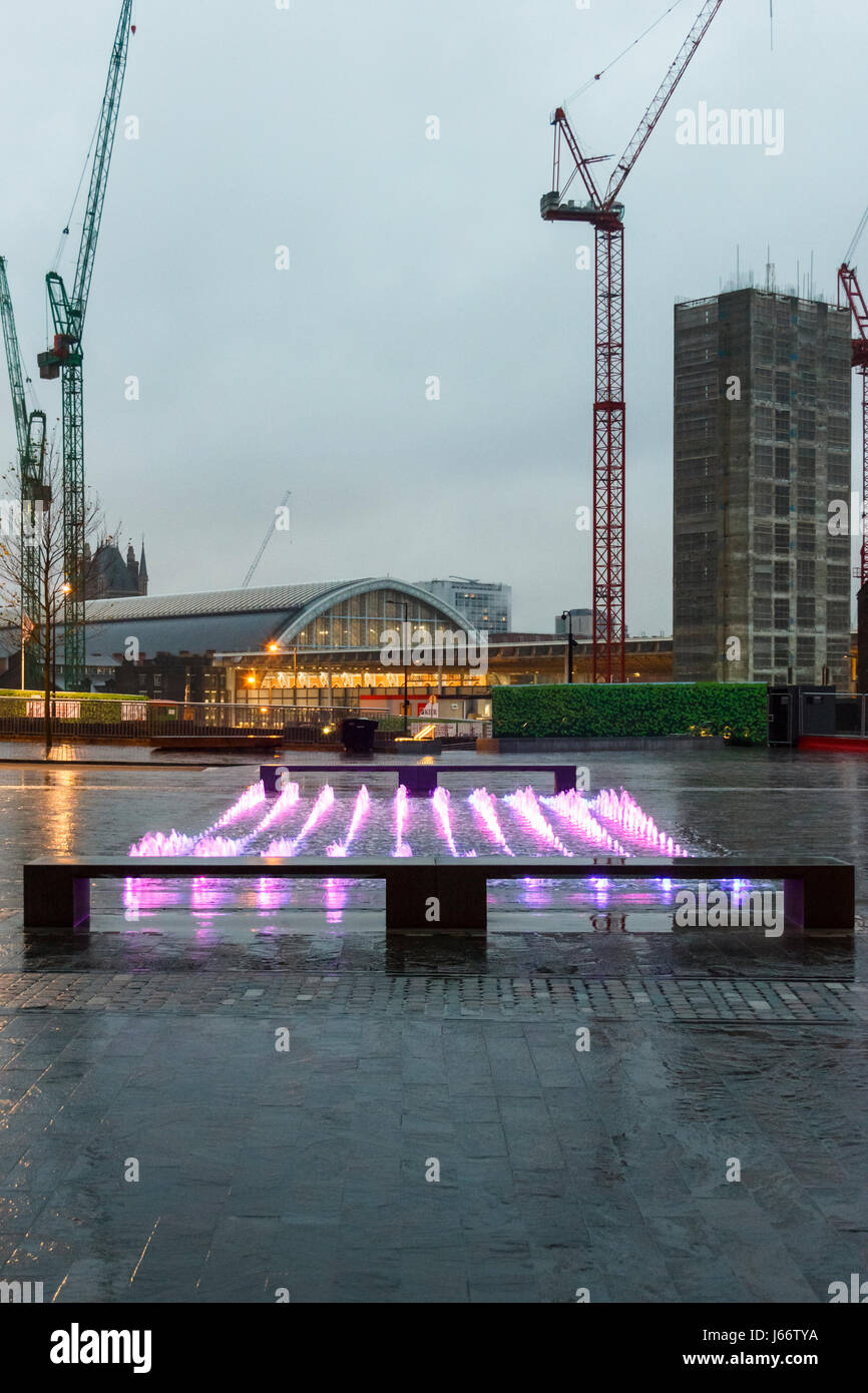 Granary square fountains hi-res stock photography and images - Alamy