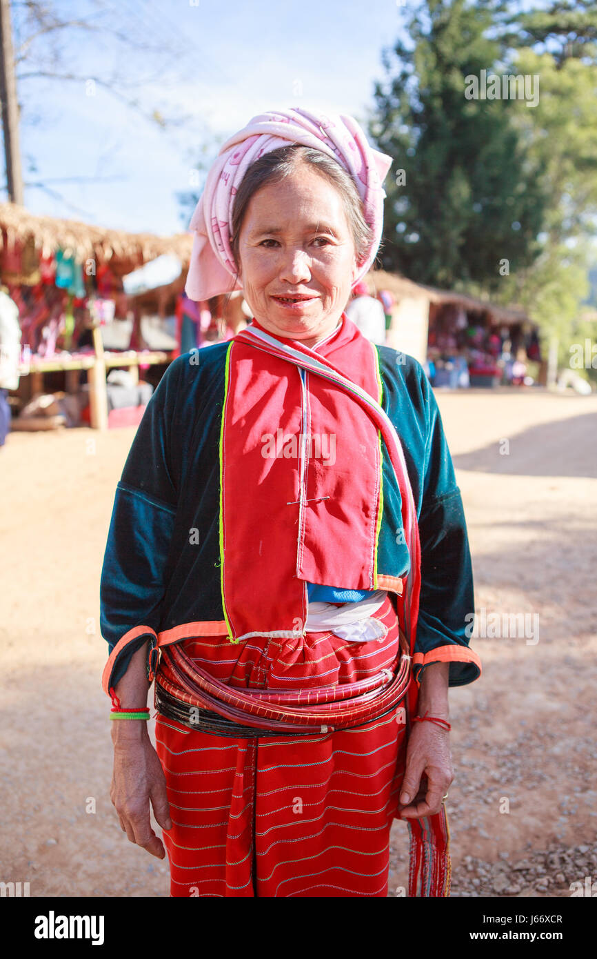 CHIANGMAI THAILAND - JAN10 : dara-ang thai hill tribe in woman ...