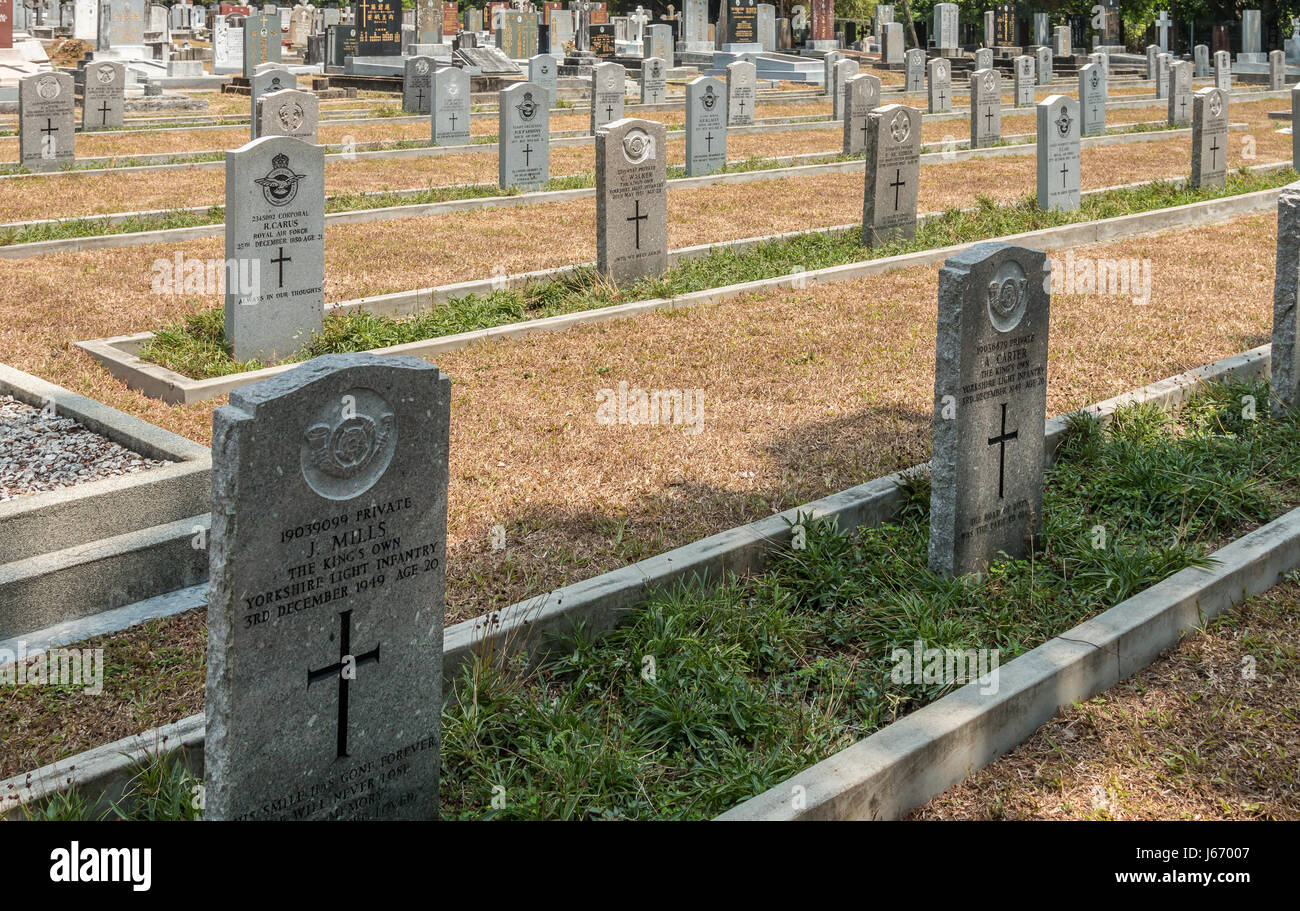 Commonwealth War Graves Commission (CWGC) headstones in Western Road ...