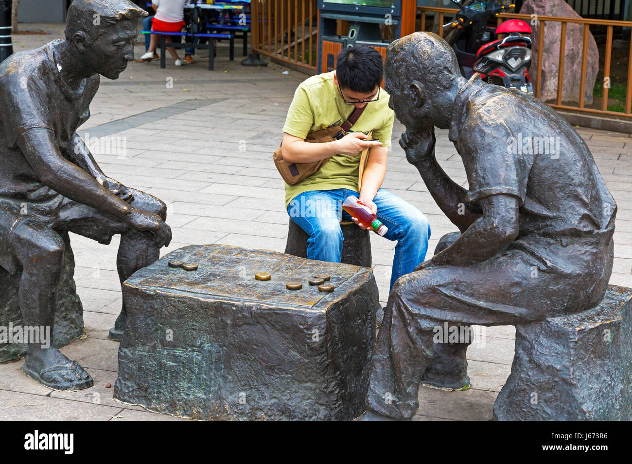 Chinese man statues hi-res stock photography and images - Alamy