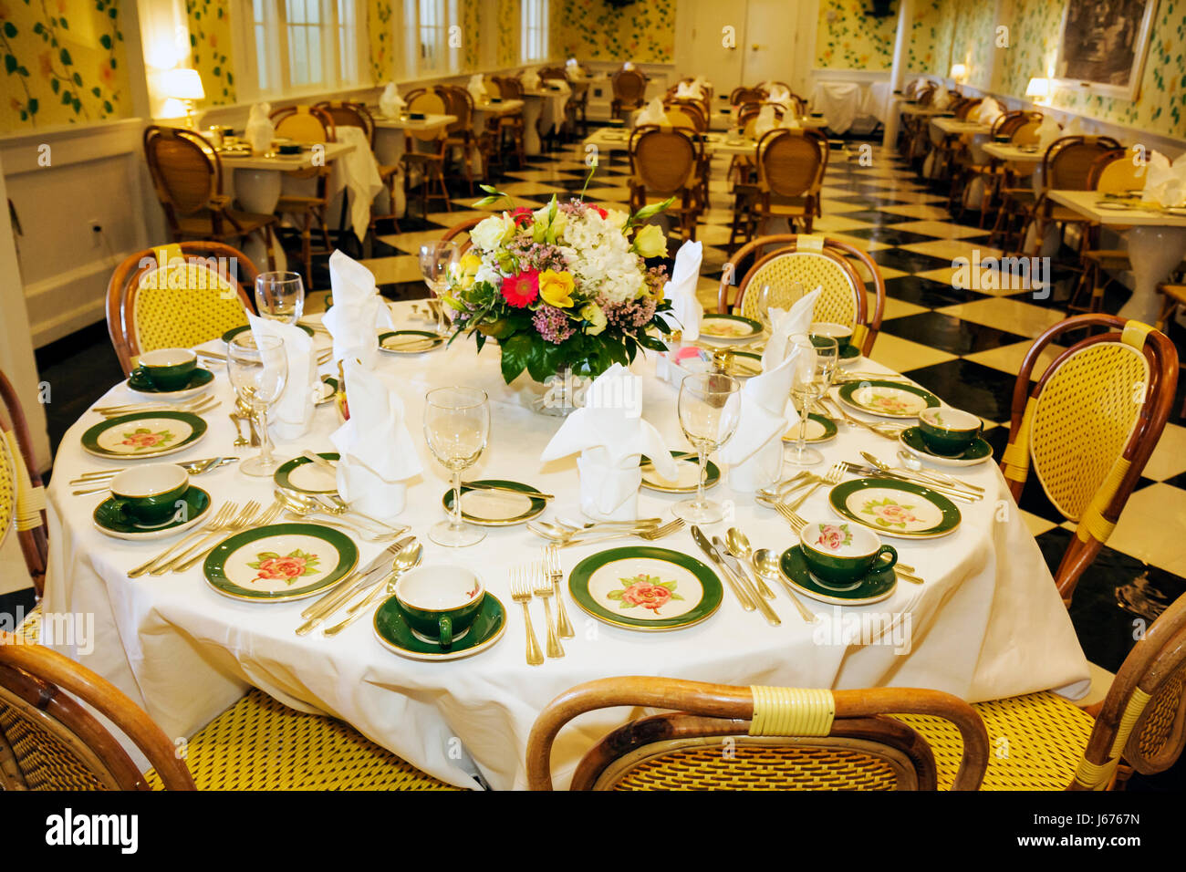 Victorian table setting hi-res stock photography and images - Alamy