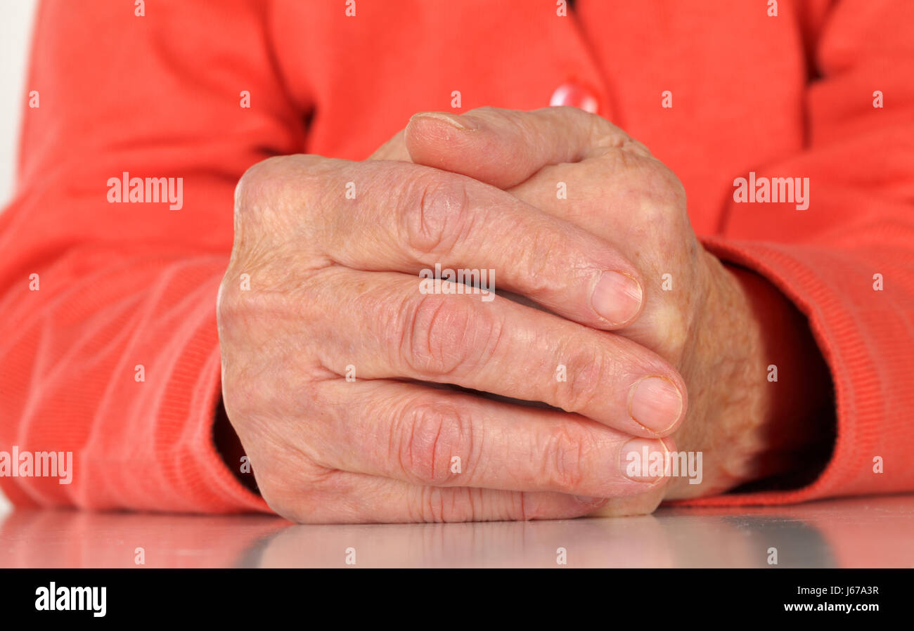 Close up of a wrinkled elderly hand Stock Photo - Alamy