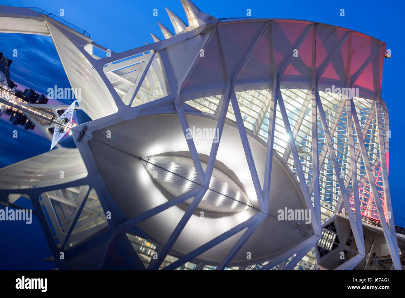 Prince Philip Science Museum reflected in the water at twilight ...