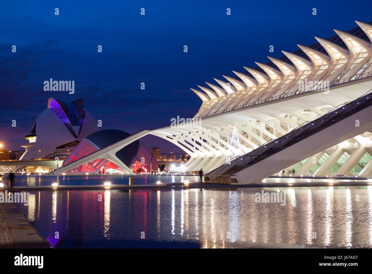 Prince Philip Science Museum reflected in the water at twilight ...