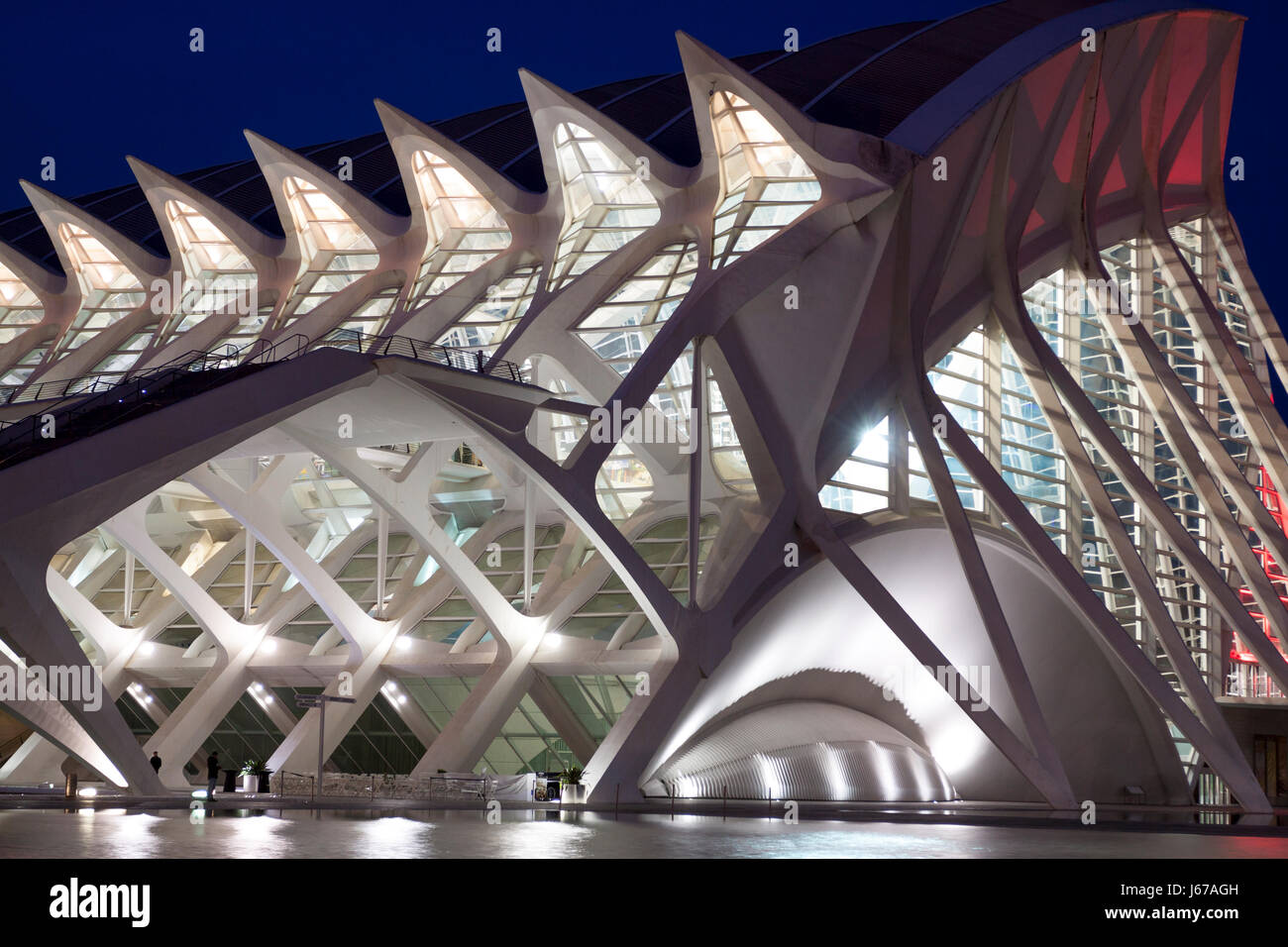 Prince Philip Science Museum reflected in the water at twilight ...