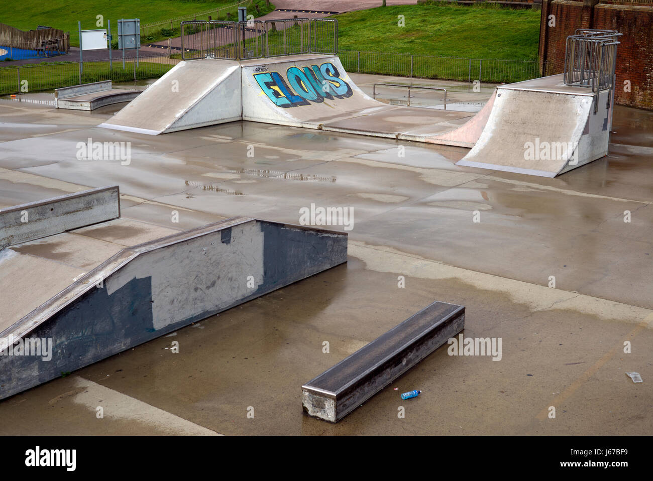 Skatepark with graffiti hi-res stock photography and images - Alamy