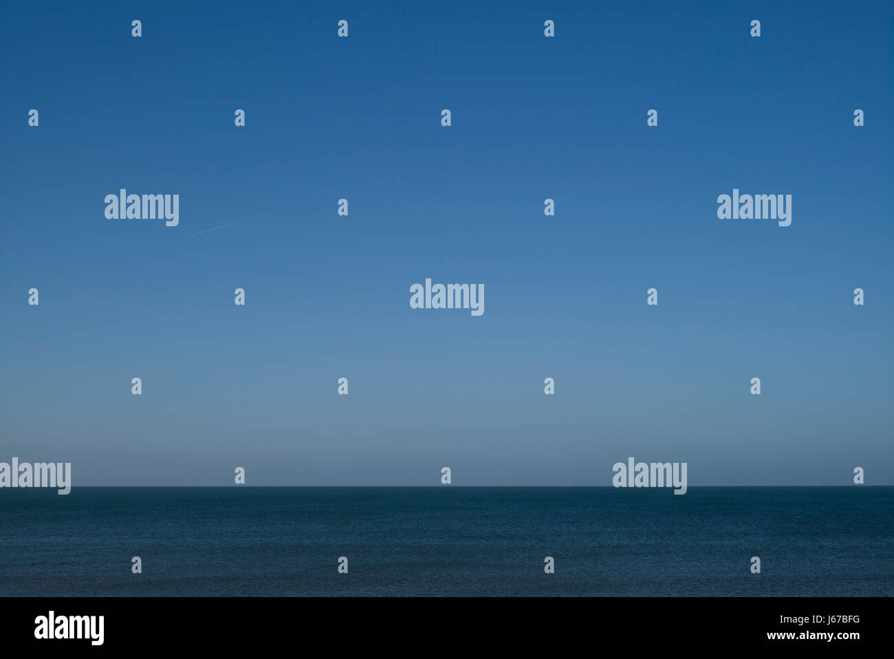 Blue sea and sky background hi-res stock photography and images - Alamy