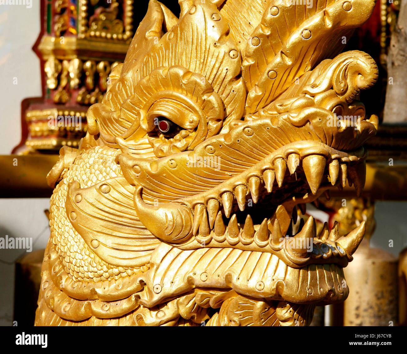 Gilt dragon hi-res stock photography and images - Alamy