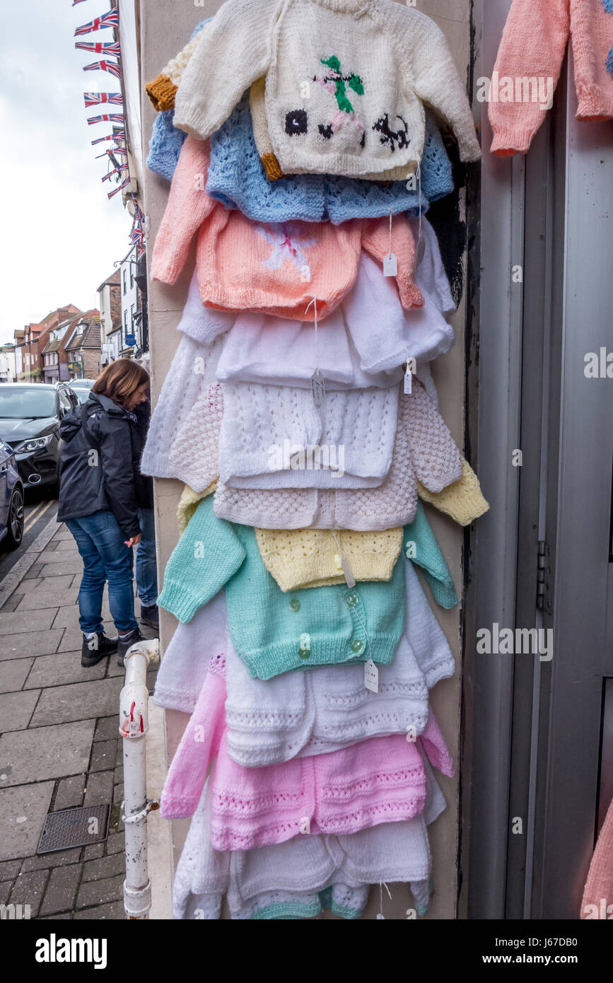 English knitting hi-res stock photography and images - Alamy