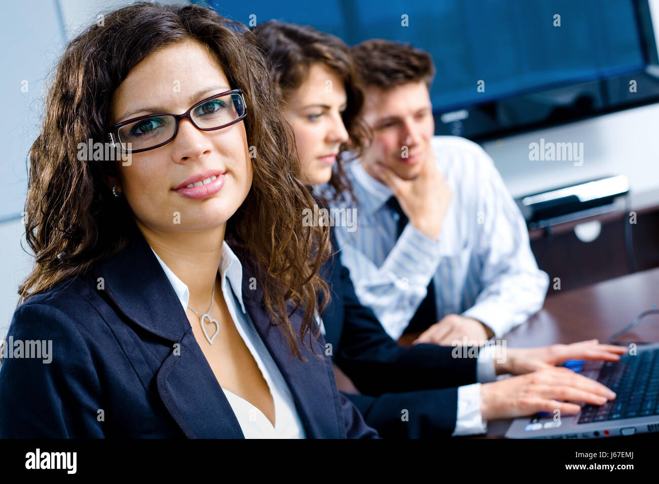 woman talk speaking speaks spoken speak talking chat nattering humans ...