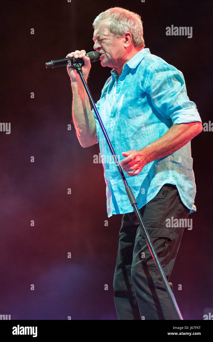 Deep purple singer hi-res stock photography and images - Alamy