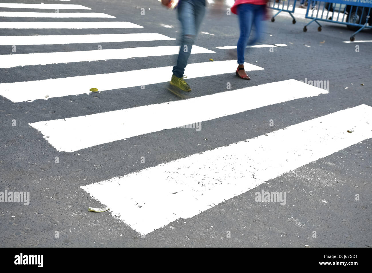 India pedestrian crossing hi-res stock photography and images - Alamy