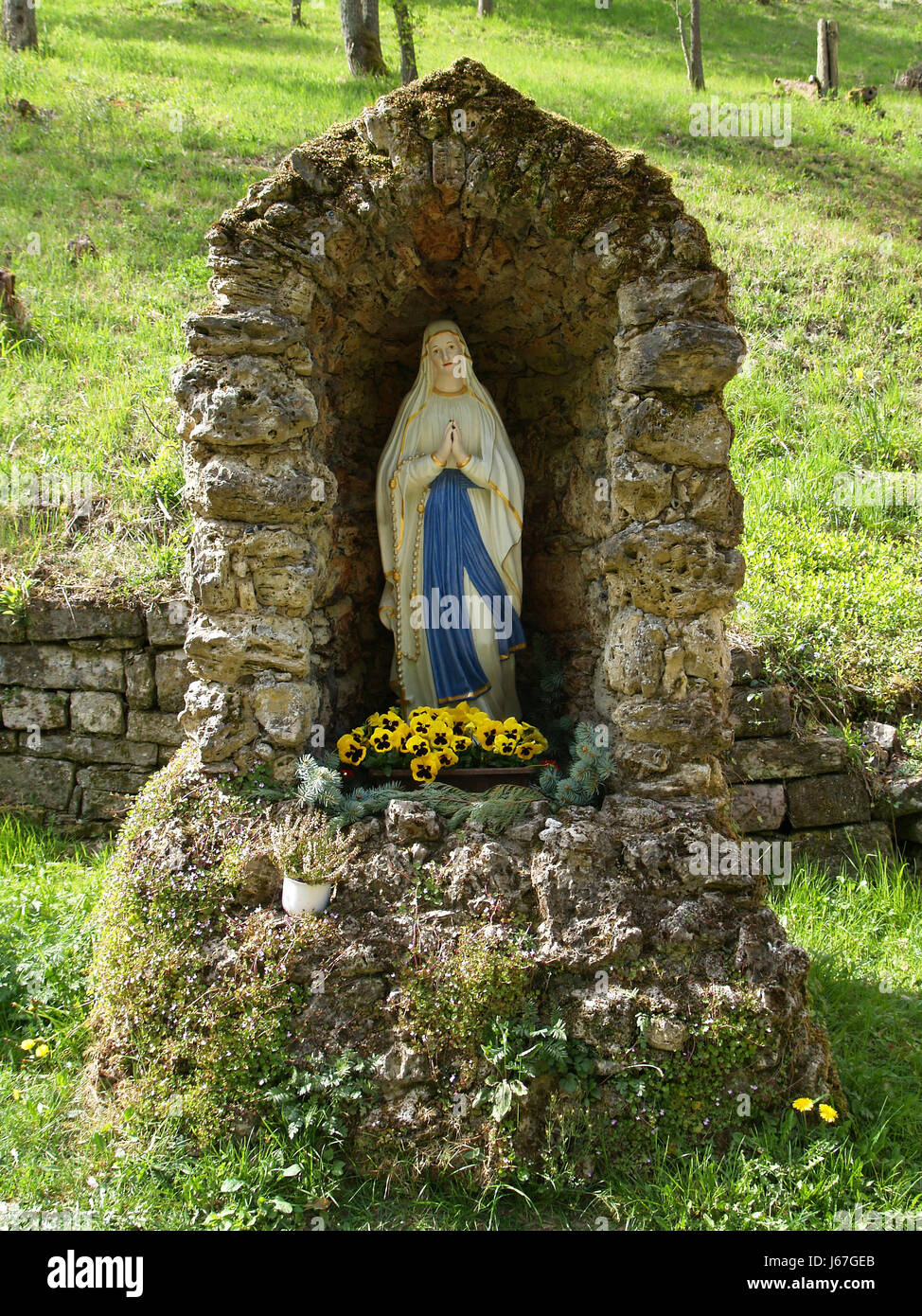 catholic holy sacred church stone green statue sculpture flower flowers ...