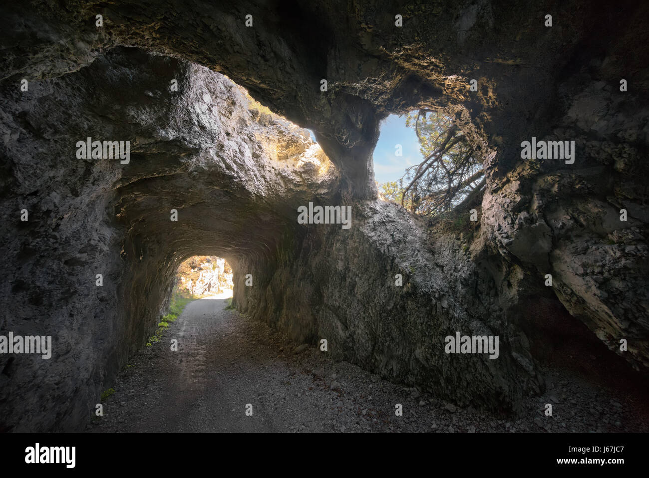 Caves spring trail hi-res stock photography and images - Alamy