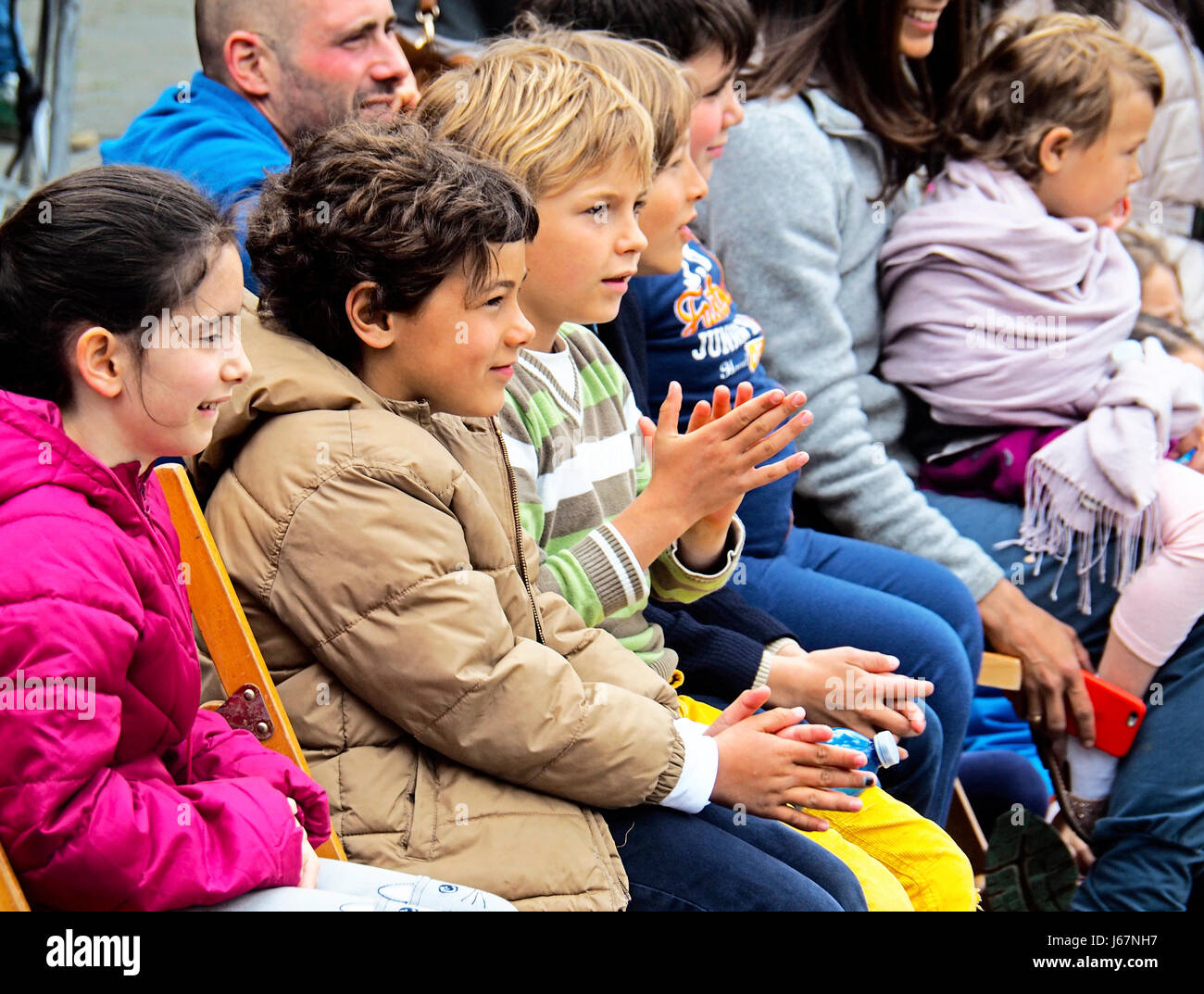 Children audience watching hi-res stock photography and images - Alamy
