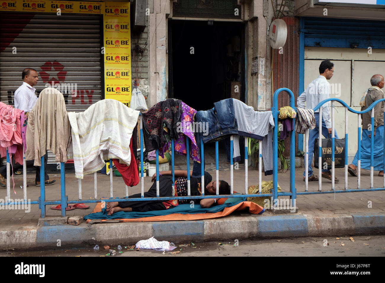 Homeless people sleeping on the footpath of Kolkata, India on February ...