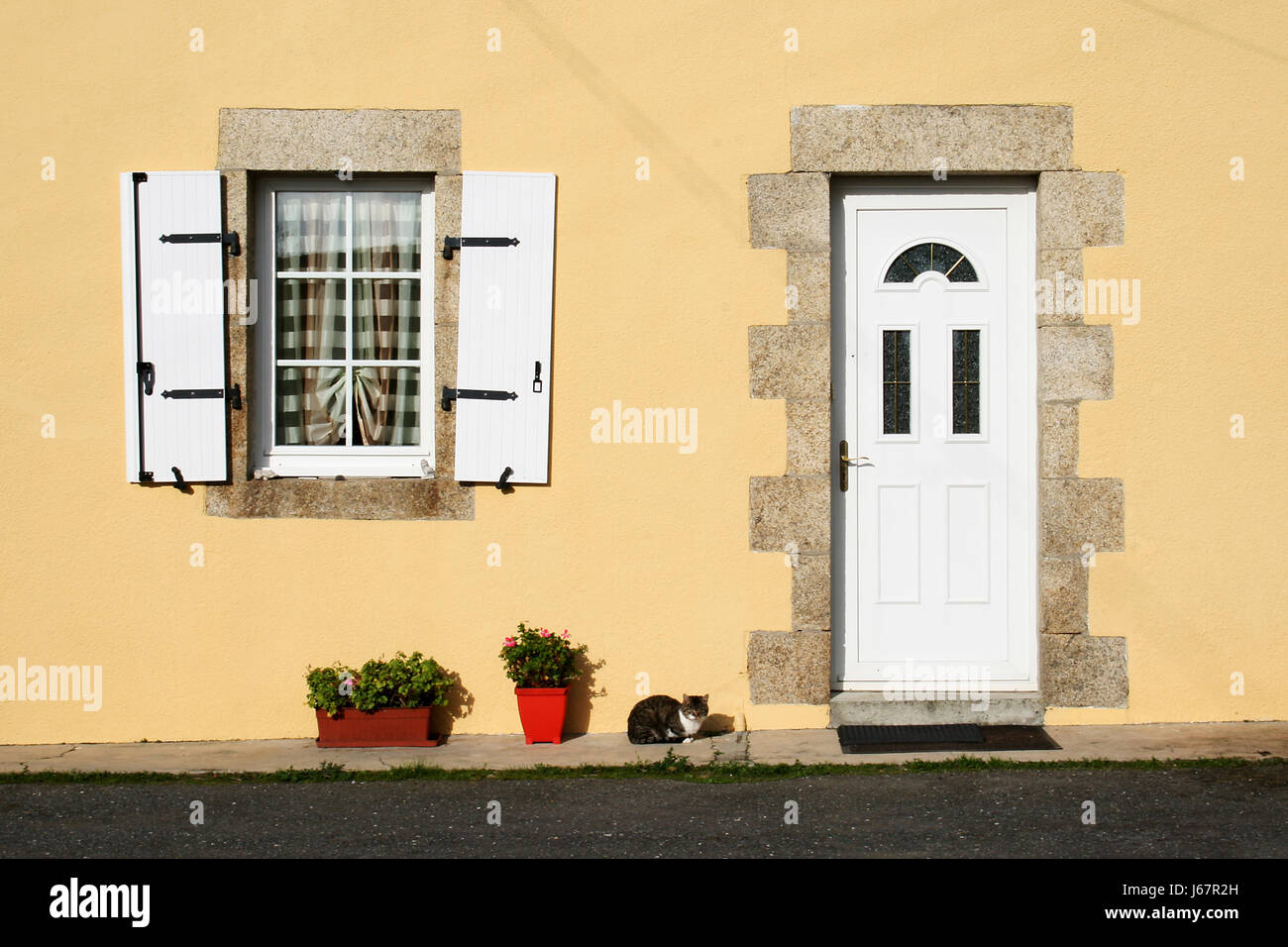Terra cotta window hi-res stock photography and images - Alamy