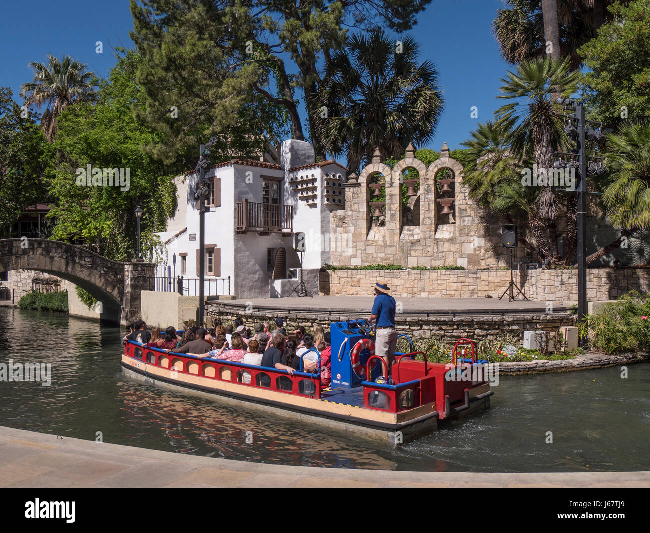 River walk boat tour hi-res stock photography and images - Alamy