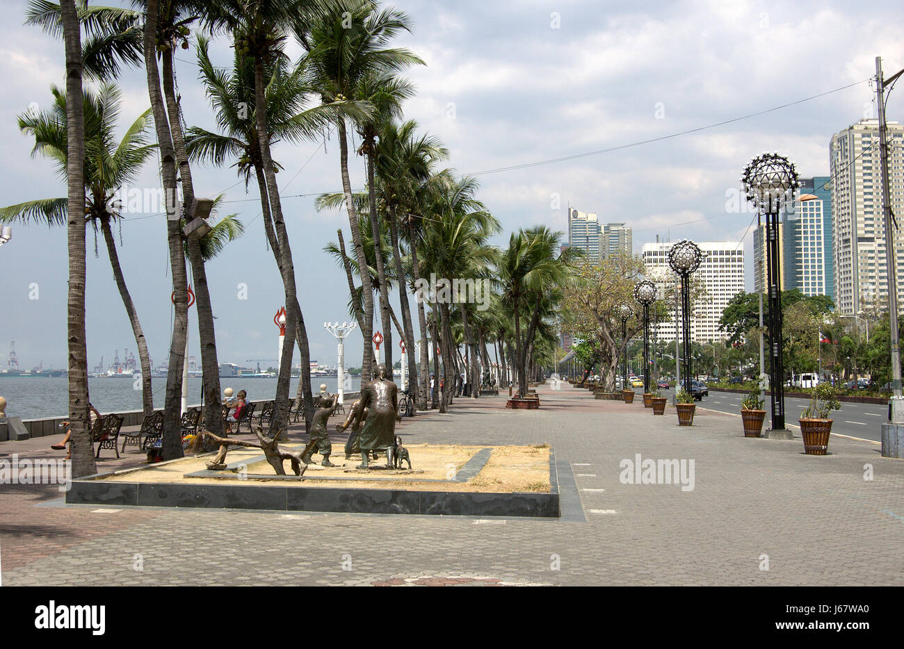 Manila bay roxas boulevard manila hi-res stock photography and images ...